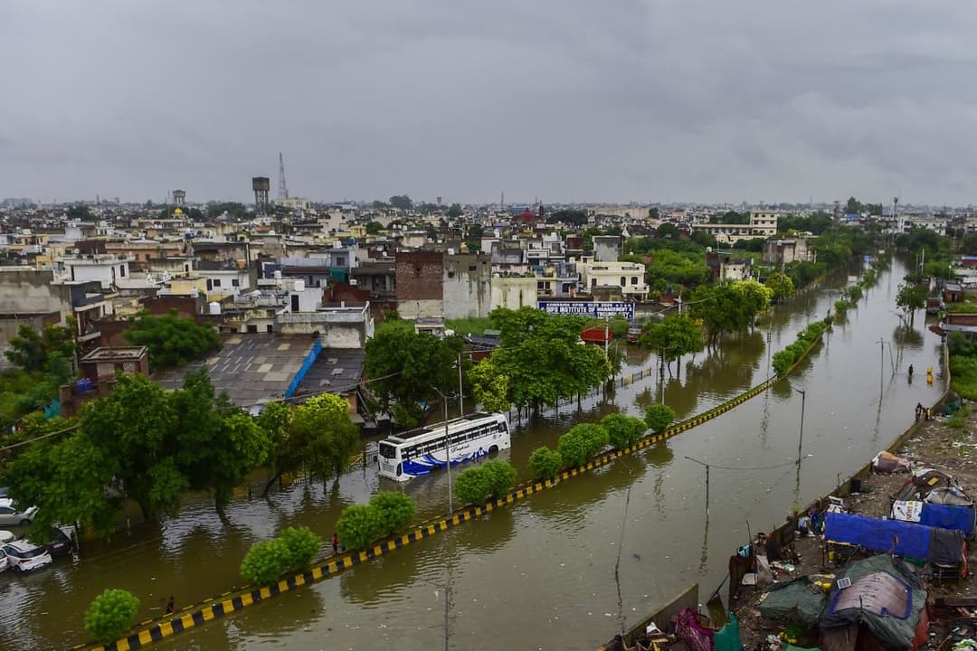 Punjab Floods Videos: 37 साल बाद पंजाब में सबसे भयंकर बाढ़, अब तक 30 ...