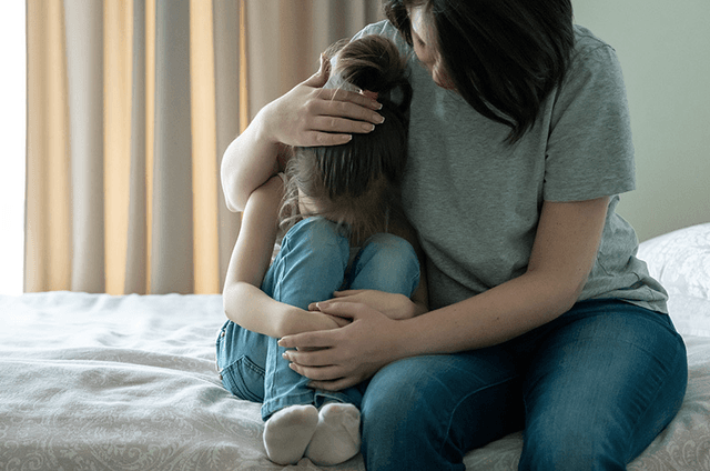 अंधेरे में दिखता है भूत? बच्चों के इस डर को दूर करने के लिए अपनाएं ये 5 ...