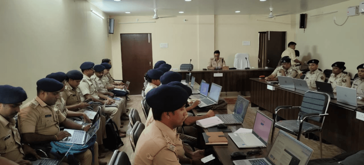 Bagaha Police Training: नई तकनीक से लैस होगी बगहा पुलिस, एसपी ने ...