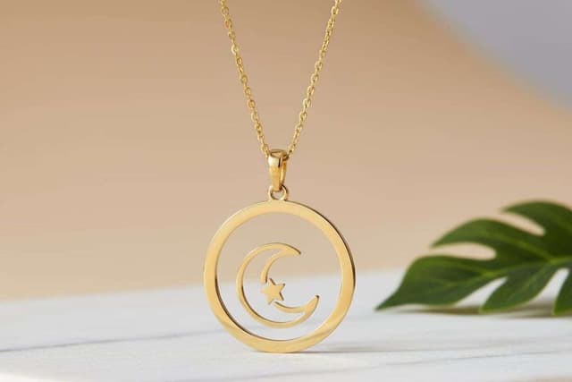Latest Locket Trending Design: इस धनतेरस अपने परिवार को दें सोने के ...