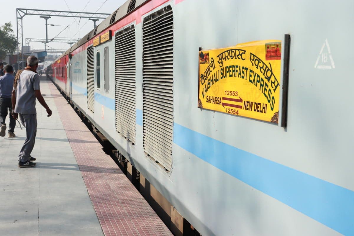 Vaishali Superfast Express: बिहार के लोगों को भारतीय रेलवे ने कर दिया ...
