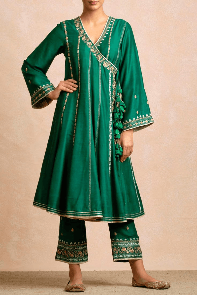 Sawan Fashion Trends: हरे रंग के संग फैशन का तड़का! पूजा में पहनेंगे ये ...
