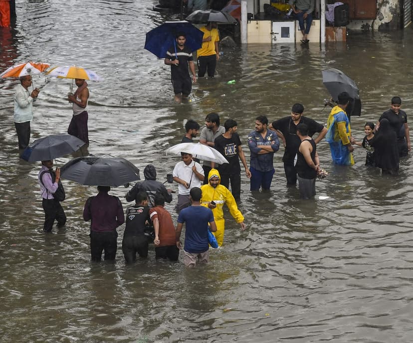 Aaj Ka Mausam: अगले 36 घंटे में भारी से बहुत भारी बारिश, रफ्तार में ...