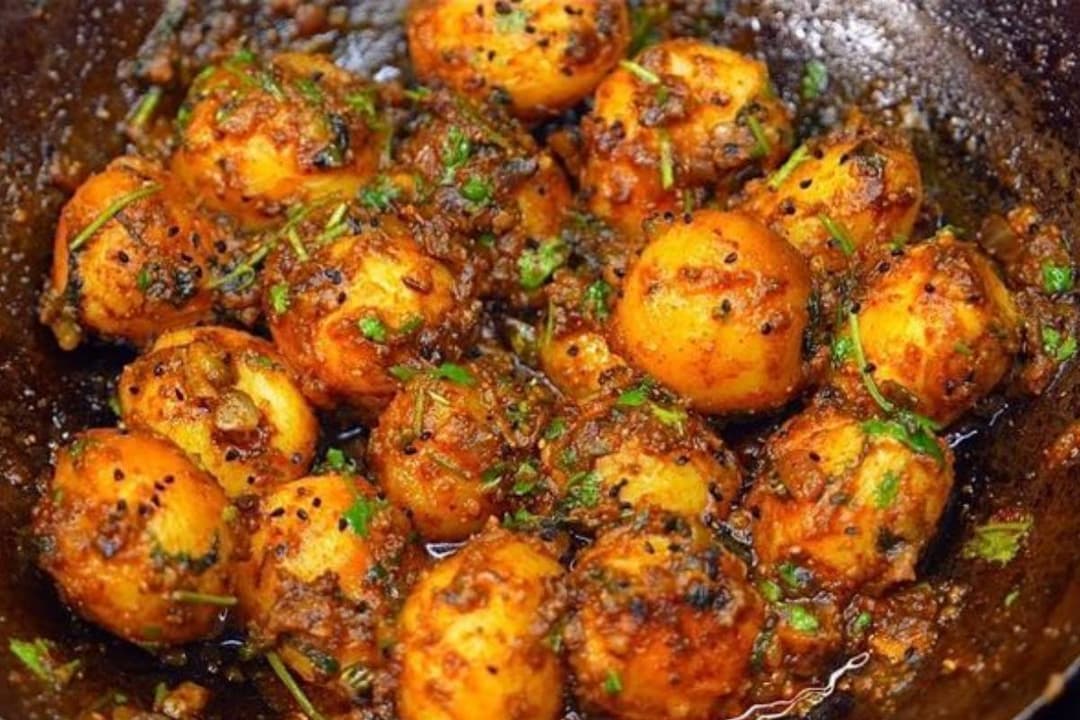 Hyderabadi Khatte Aloo: घर पर बनाएं होटल जैसा चटपटा और मसालेदार स्वाद ...
