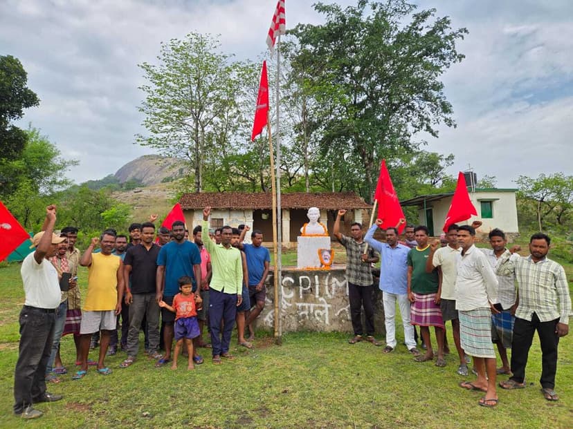 कार्ल मार्क्स की जयंती पर छऊ नृत्य मेला का आयोजन