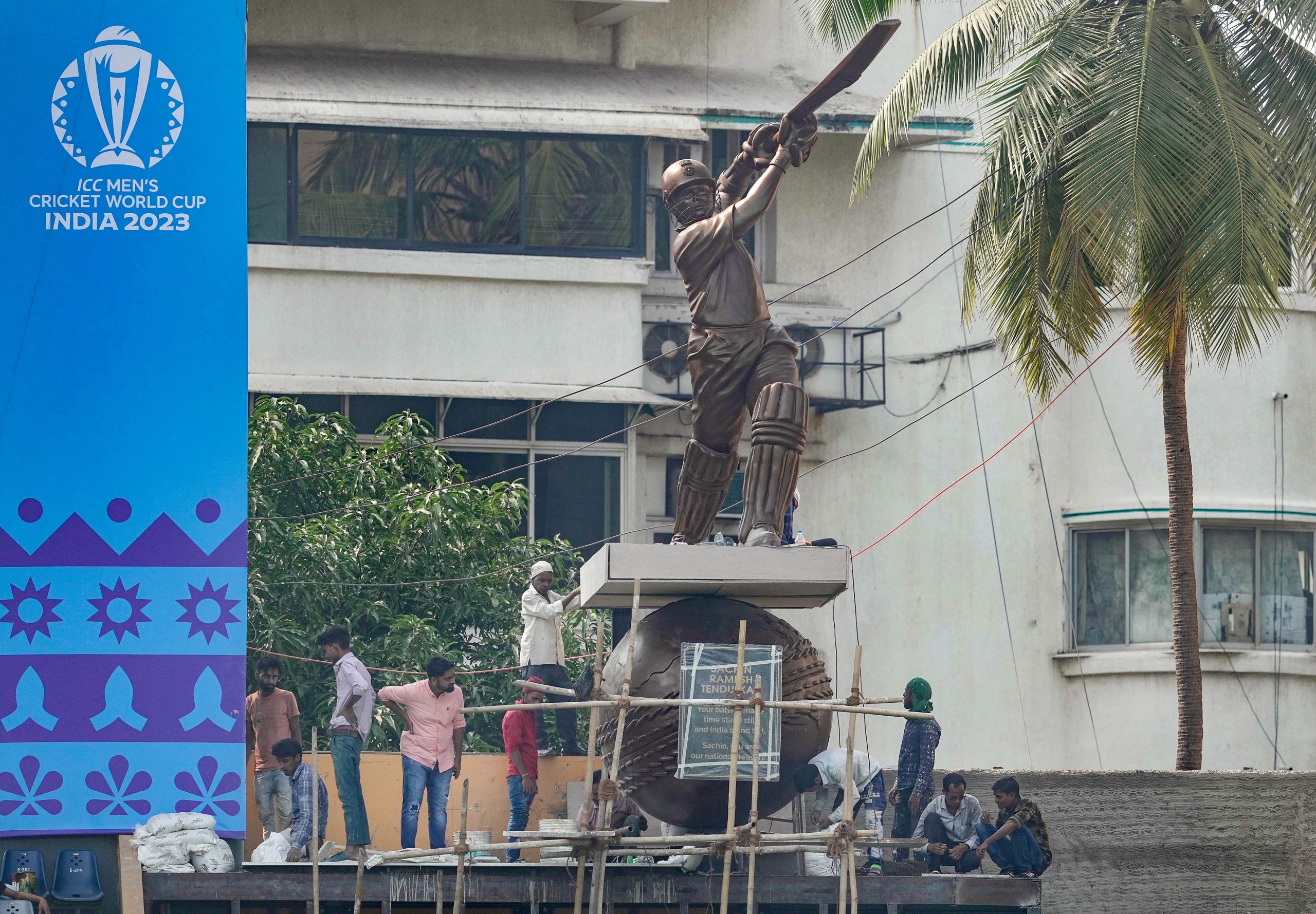 Sachin Tendulkar statue in Wankhede Stadium