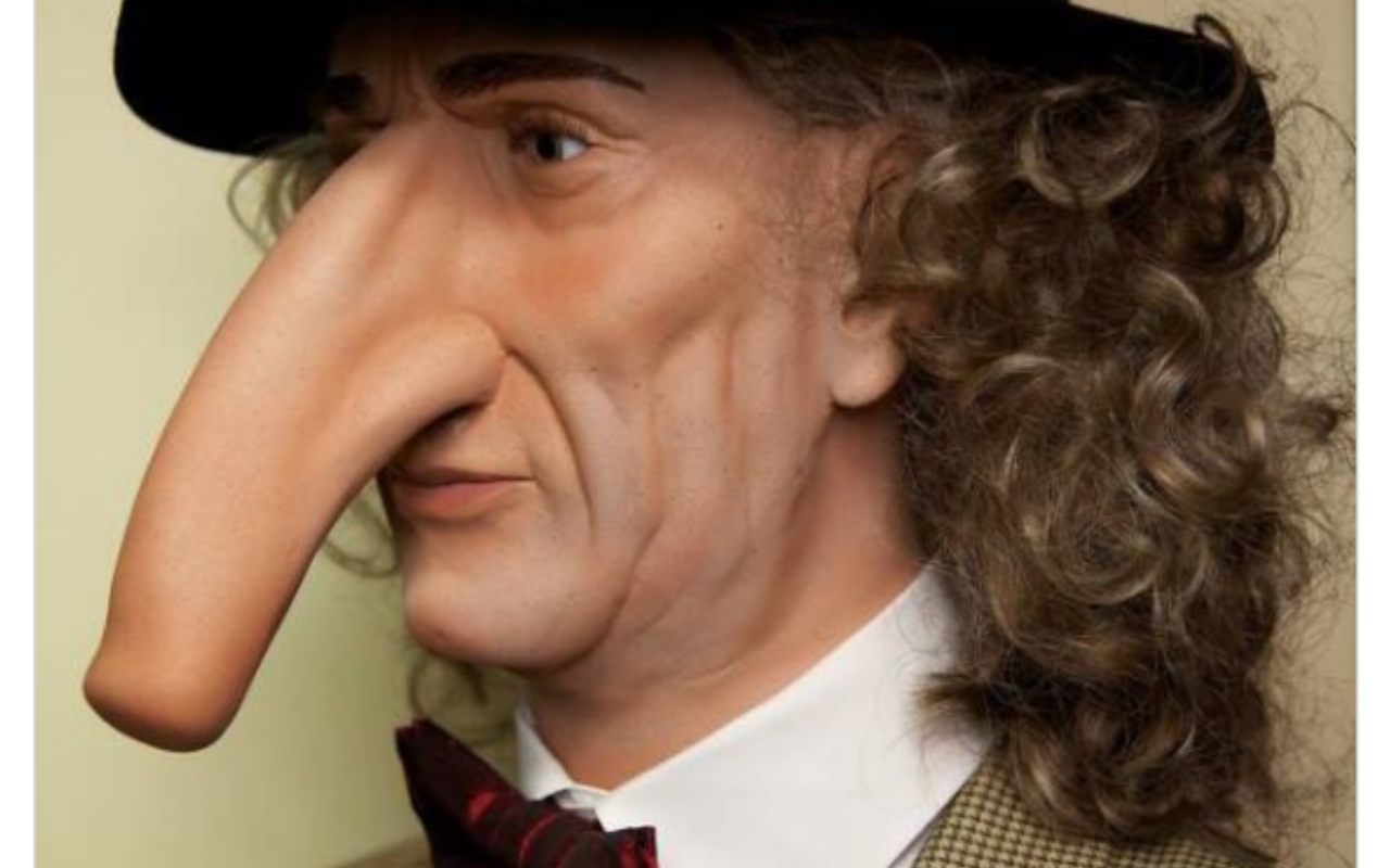 Viral Tweet of person with world's longest nose