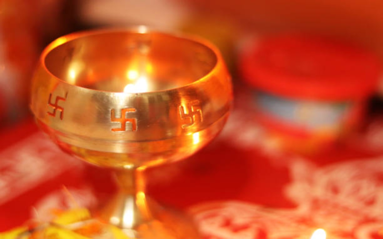 How to make Swastika in Diwali? Know the right way