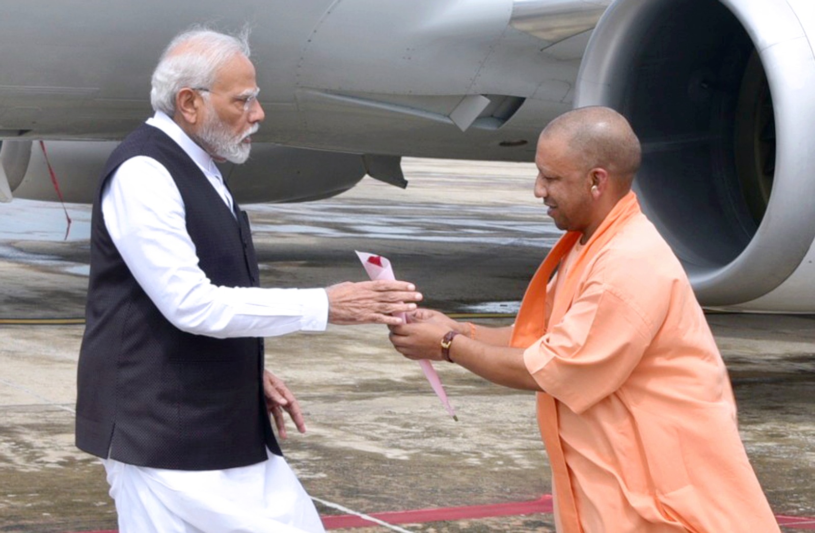 PM Narendra Modi Varanasi visit see photo moment by moment