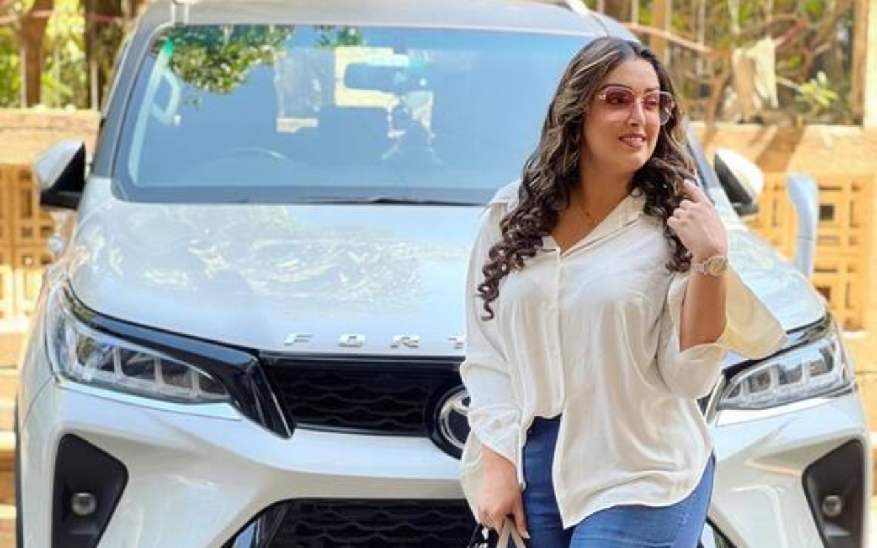 bhojpuri actress aamrapali dubey car collection photos