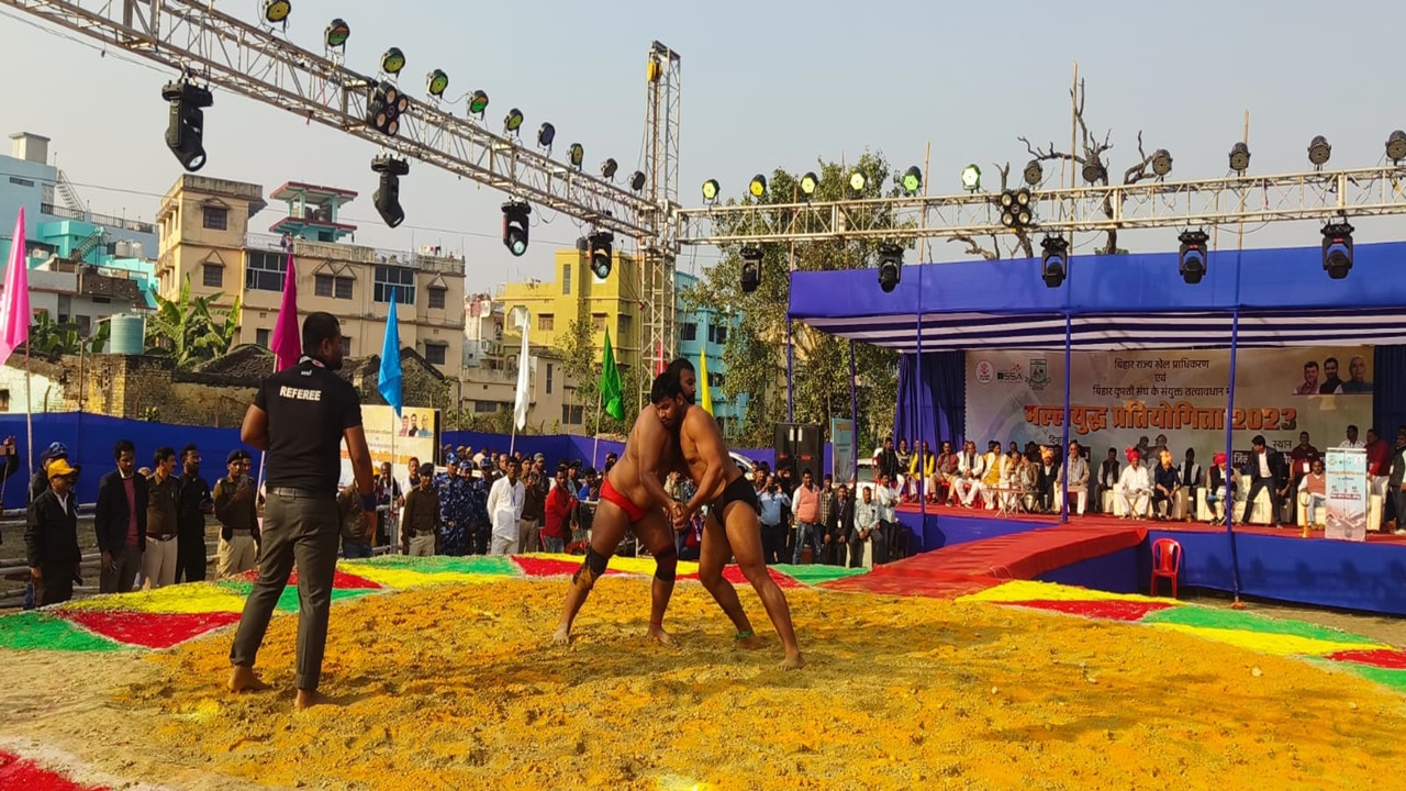 Sonpur Mela 2023 Wrestler wins silver gada in malla yuddha
