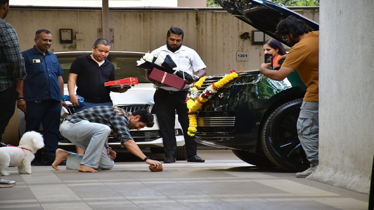 कार्तिक आर्यन ने खरीदी कड़क Range Rover SV LWB