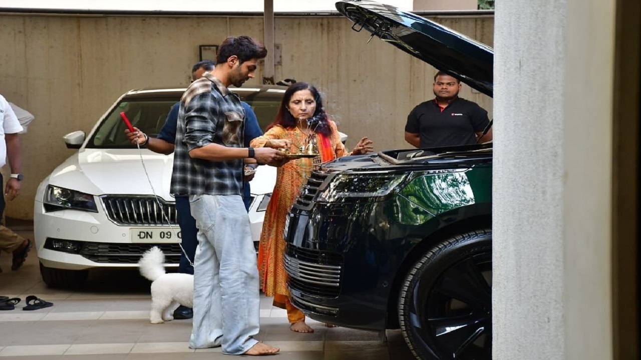 कार्तिक आर्यन ने खरीदी कड़क Range Rover SV LWB