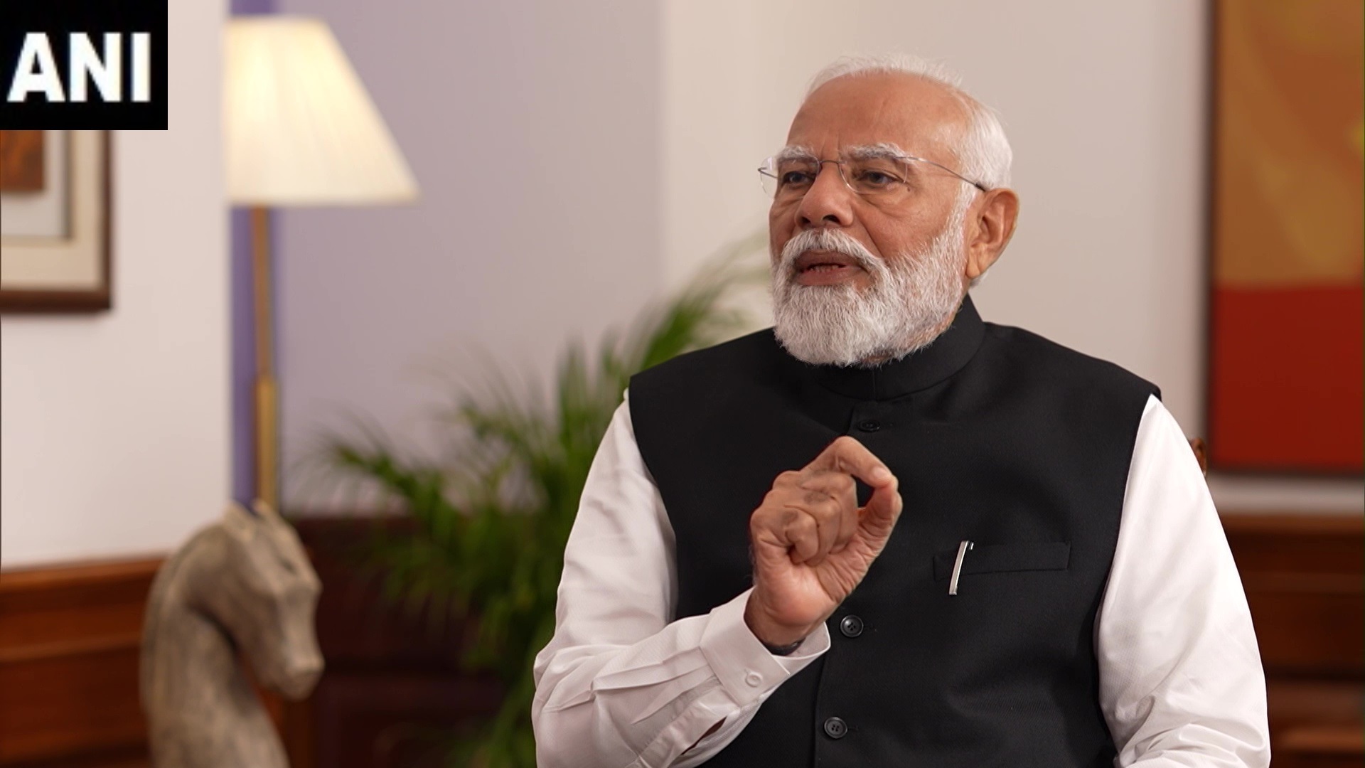 Narendra Modi: 'पैसा किसी का भी हो, पसीना मेरे देश का लगना चाहिए'