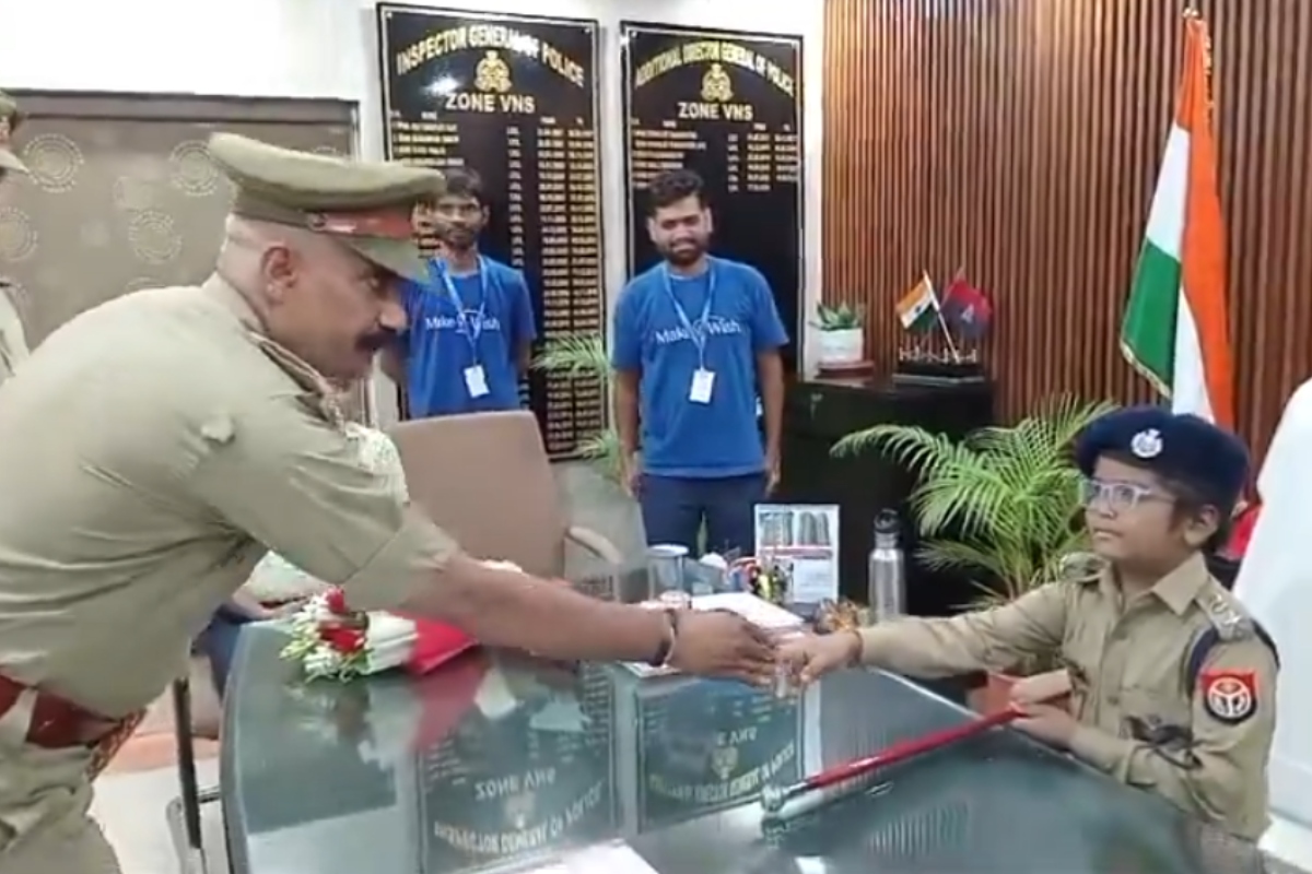 बनारस में नौ साल का बच्चा बना IPS Officer, वीडियो हुआ VIRAL