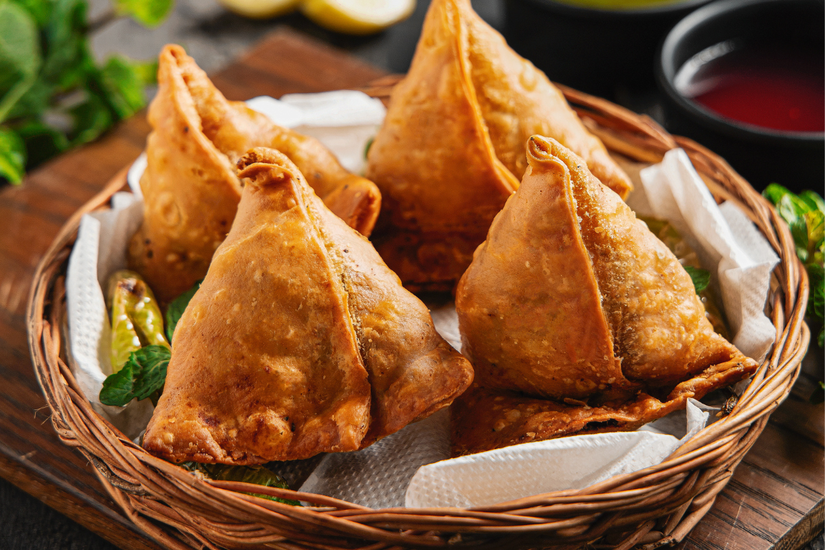 Navratri Fast Recipe of Samosa: सिंघाड़े के आटे से बनाएं का व्रत वाले समोसे
