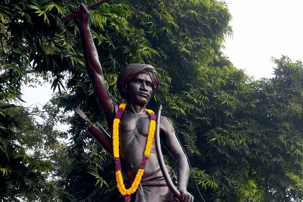 बिरसा मुंडा 25 साल की छोटी सी जिंदगी में कैसे बन गए धरती आबा? Birsa ...