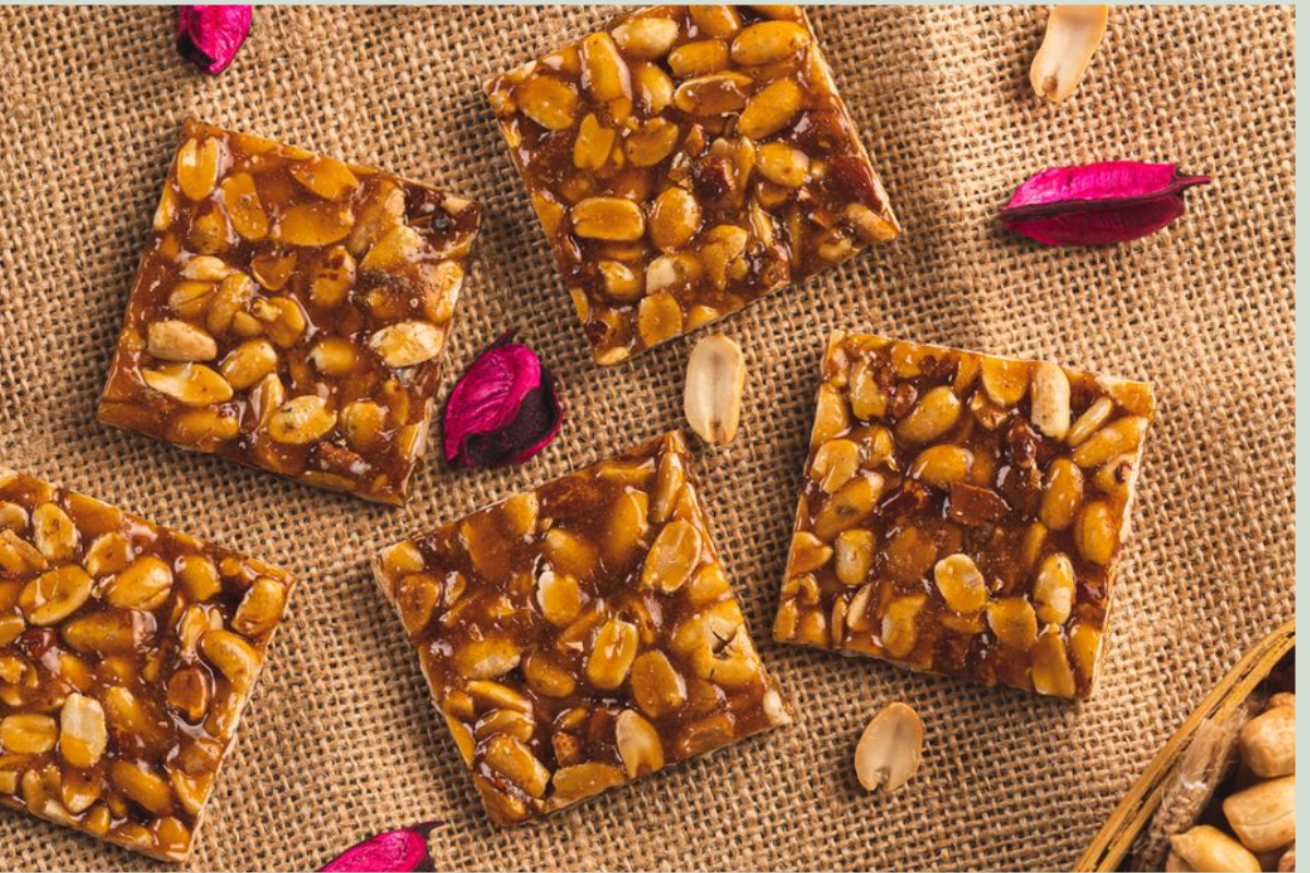 Jaggery Peanut Chikki Recipe: सेहत के लिए फायदेमंद और स्वाद में लाजवाब ...