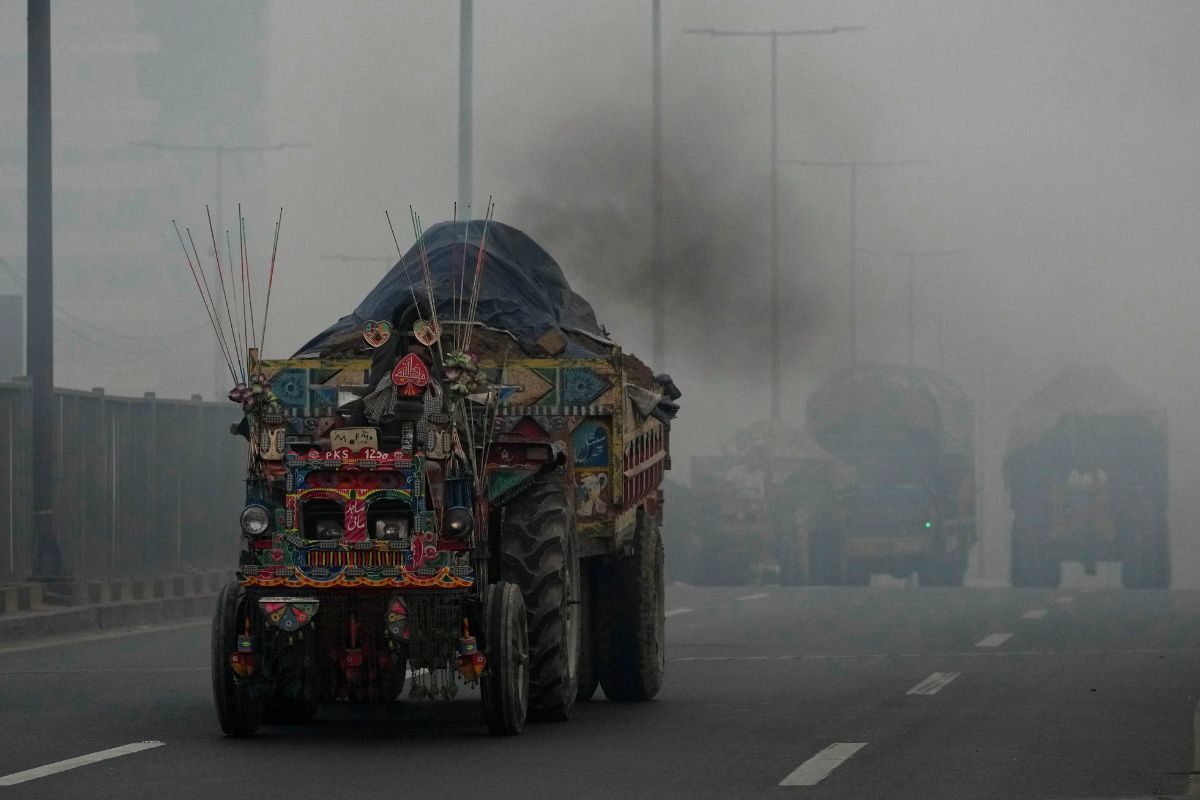 Pakistan Air Pollution: लाहौर में वायु प्रदूषण खतरनाक स्तर पर पहुंचा ...