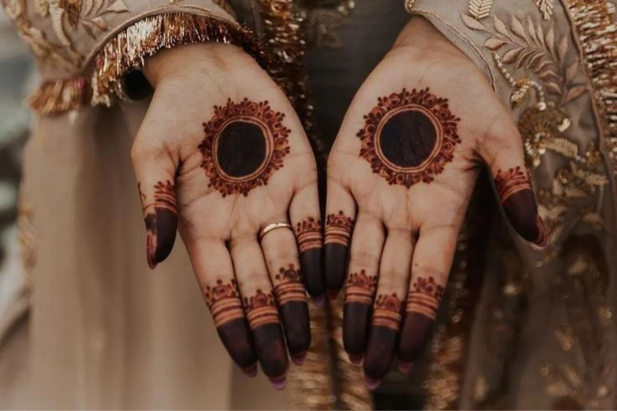 Easy & Beautiful Mehndi Design For Bride: दुल्हन के हाथों की रौनक ...
