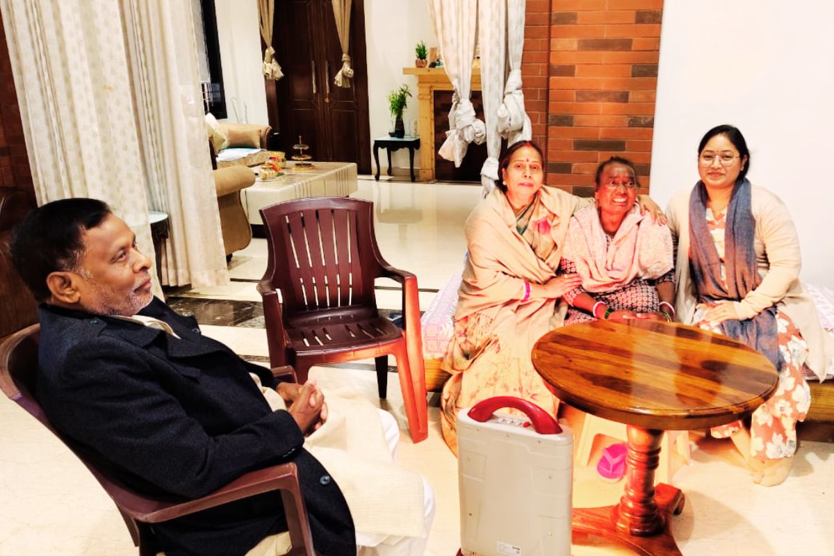 BJP छोड़ पत्नी आभा महतो के साथ JMM में लौट सकते हैं शैलेंद्र महतो, कही ...