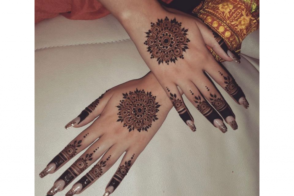 7 Back Hand Beautiful Mehndi Designs: शादी हो या पूजा हर मौके के लिए ...