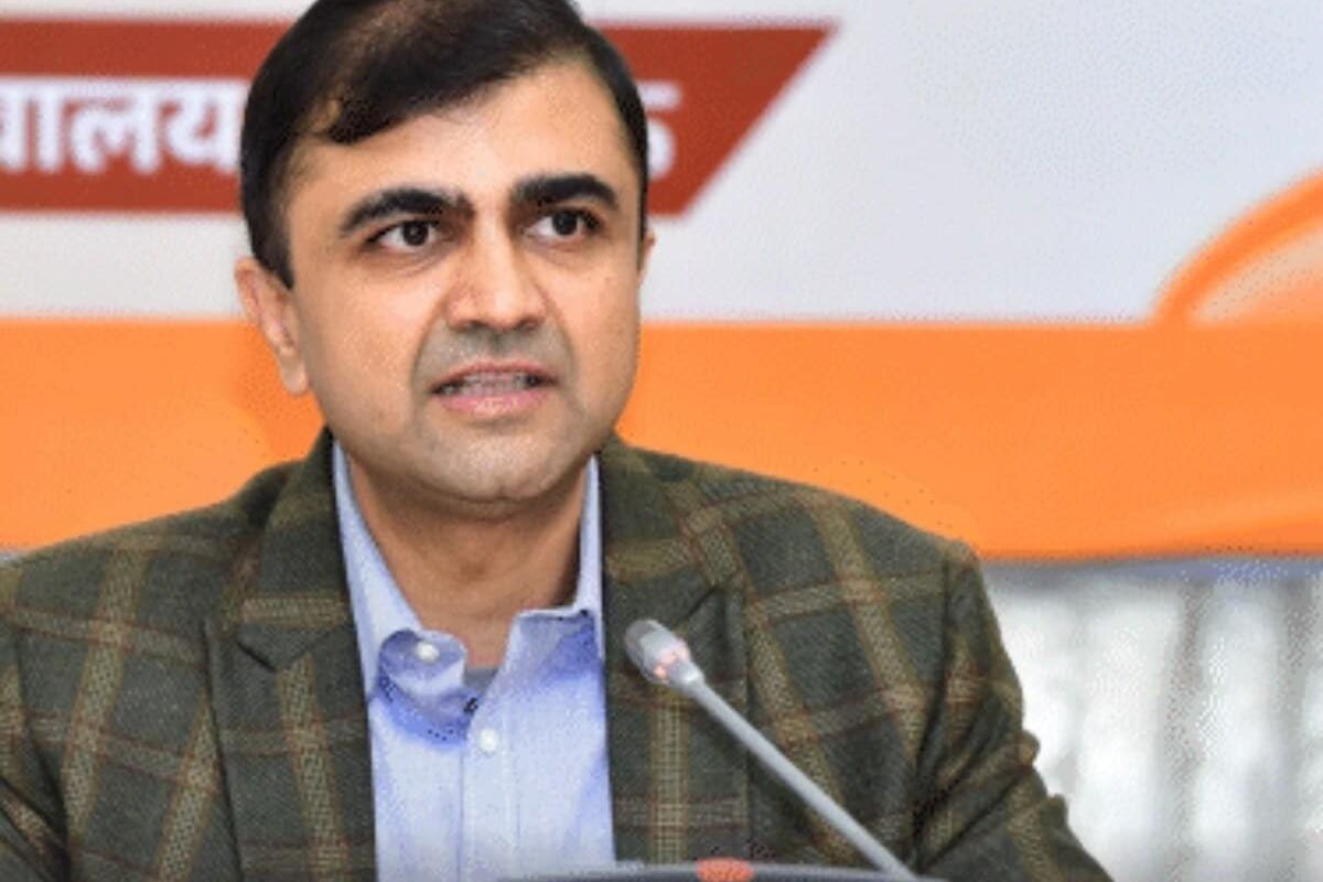 IAS Abhishek Prakash: कौन है ये बिहार का UPSC टॉपर IAS? जिसे CM योगी ने ...